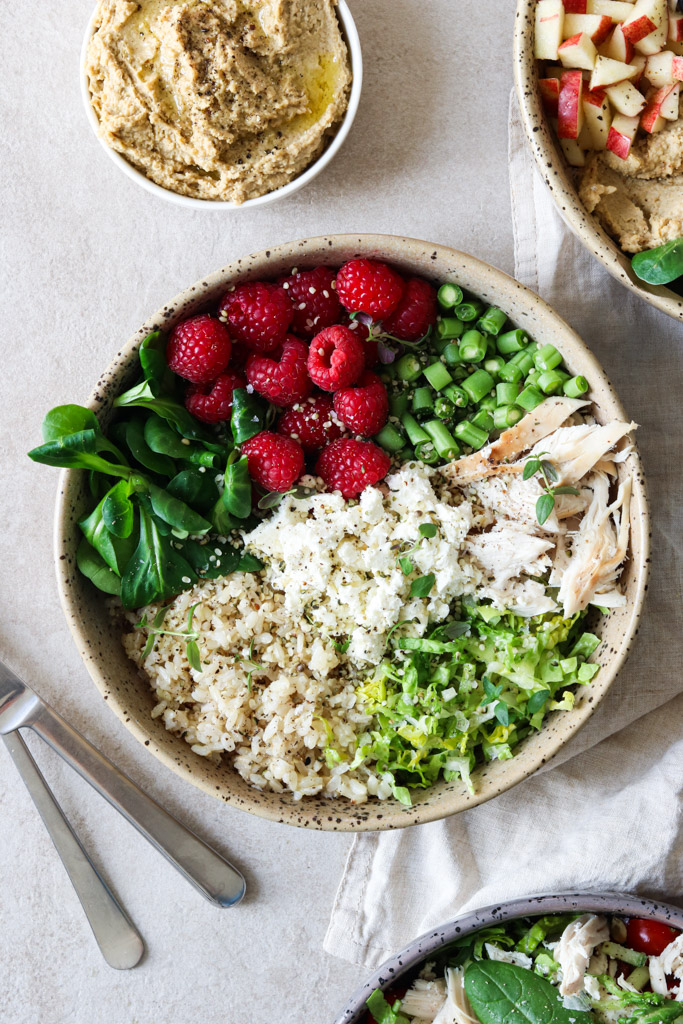 Salat med kylling - tre forskellige opskrifter med salat og kylling