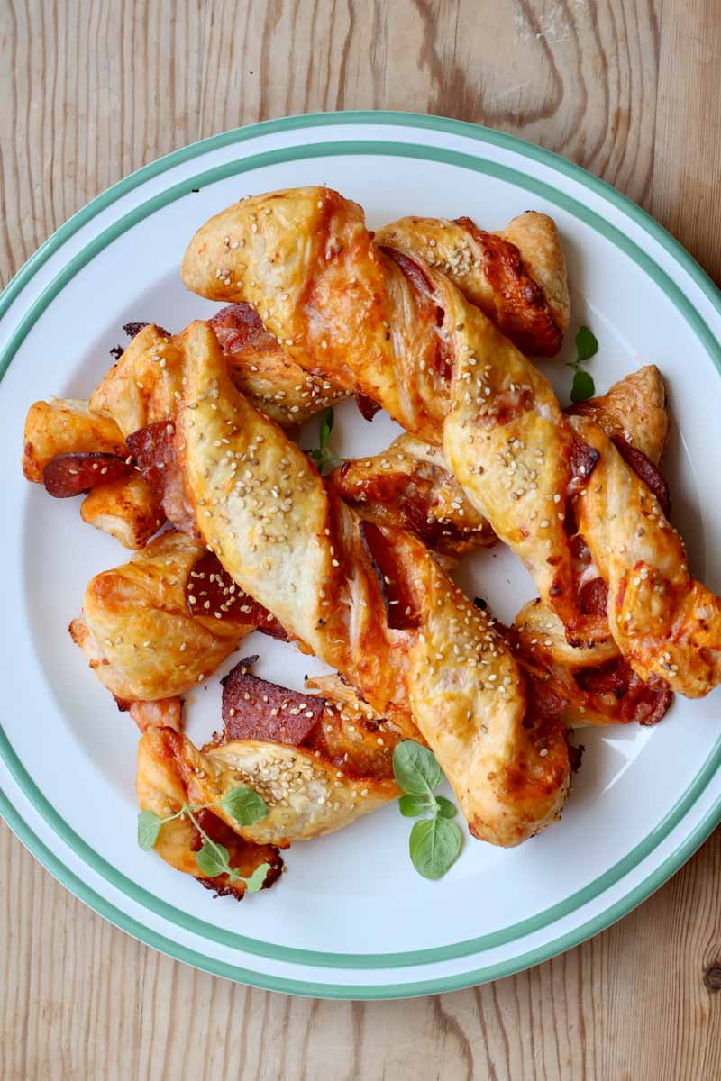 Pizza twisters I Opskrift med færdiglavet butterdej og peperoni